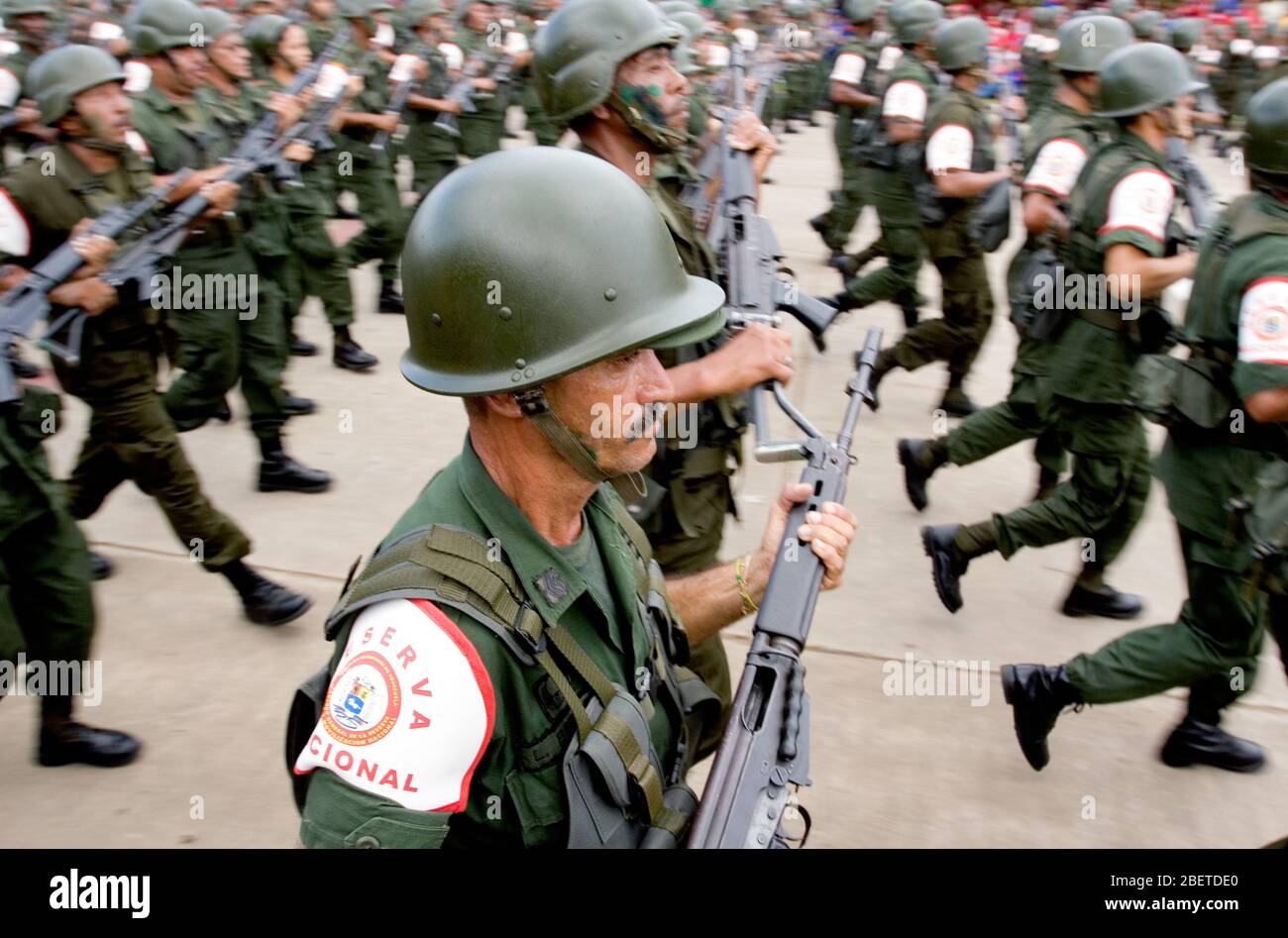 Venezuelan reserve troops march during a military parade in Valencia ...