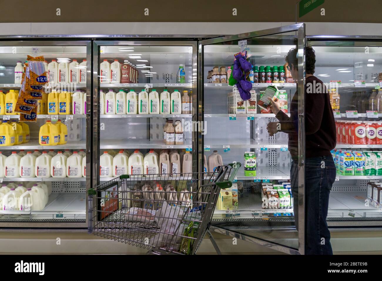 Empty milk aisle hi-res stock photography and images - Alamy
