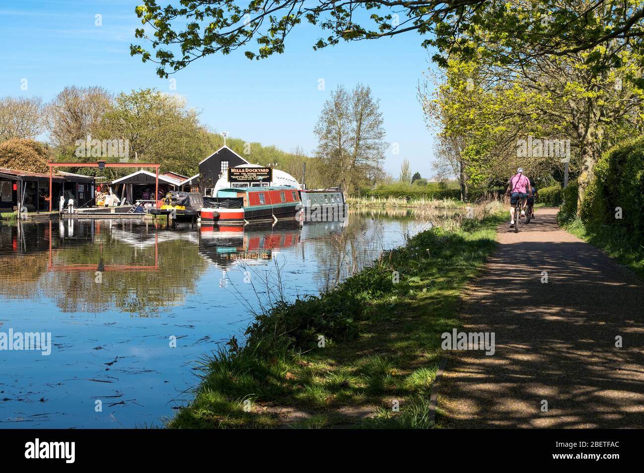 Good towpath hi-res stock photography and images - Alamy