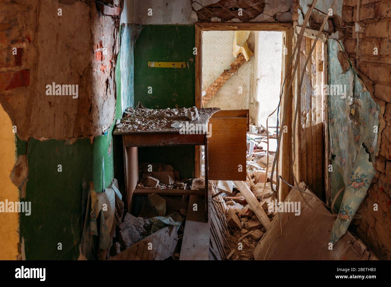 Earthquake inside home hi-res stock photography and images - Alamy