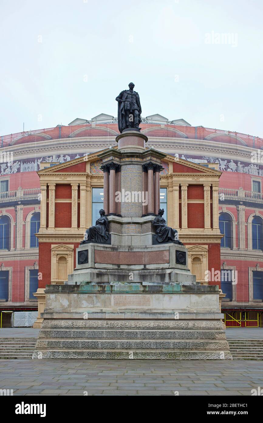 Royal Albert Hall and statue of Prince Albert Stock Photo - Alamy