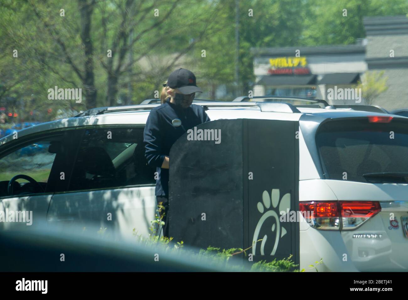 Chick fil a worker hi-res stock photography and images - Alamy