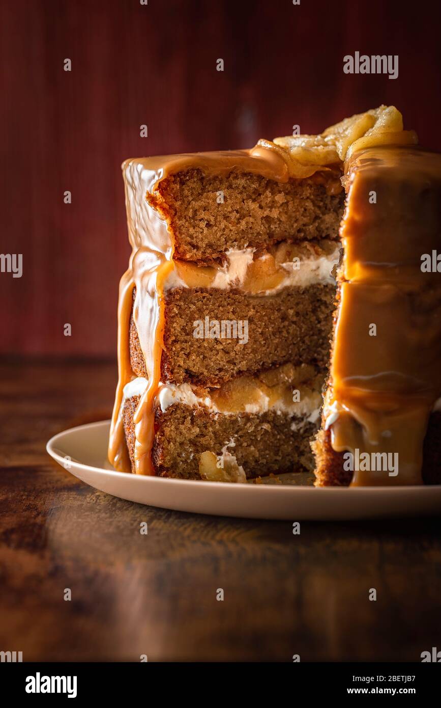 Sponge cake layers hi-res stock photography and images - Alamy