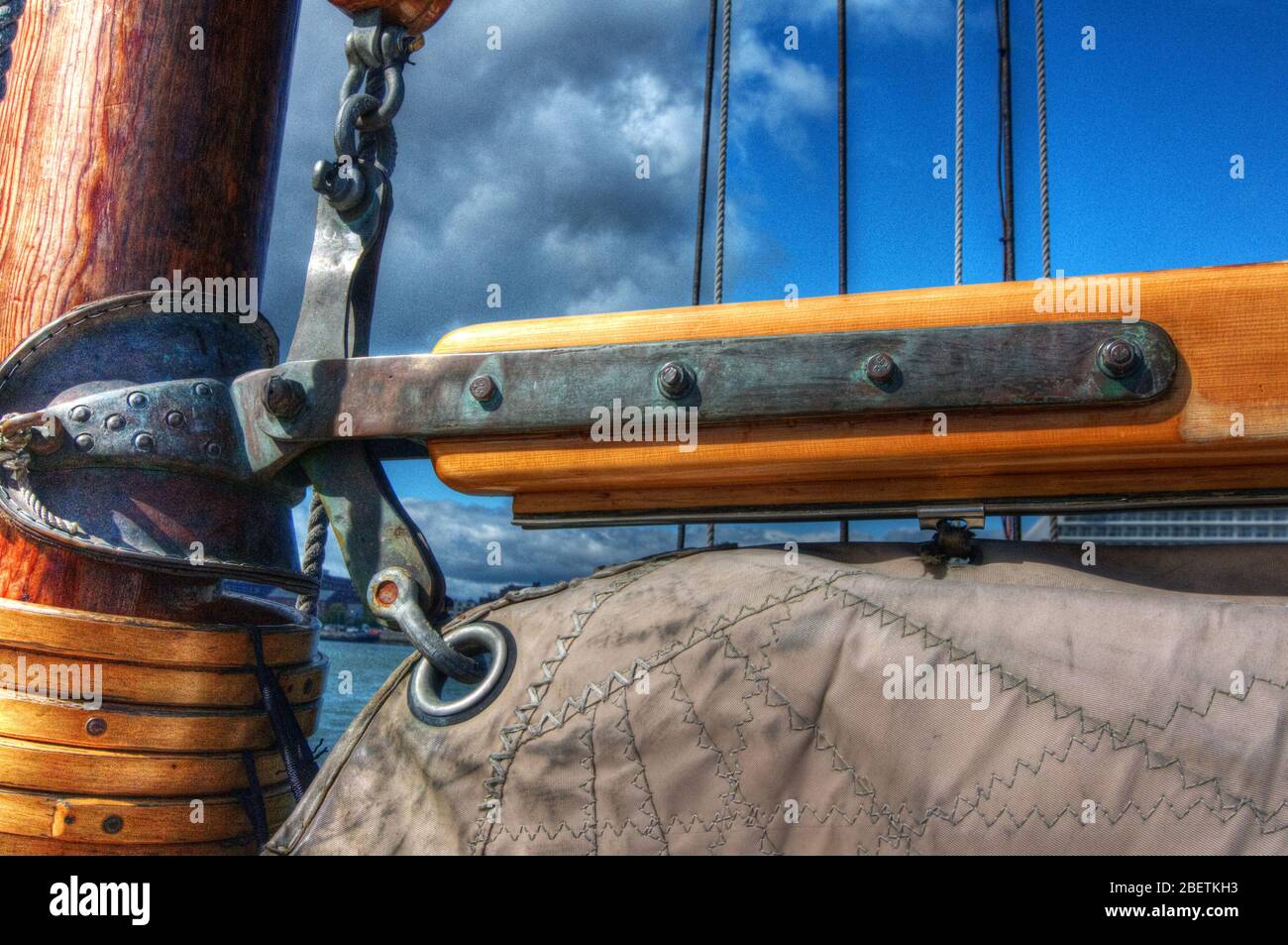 Boom and rigging hi-res stock photography and images - Alamy