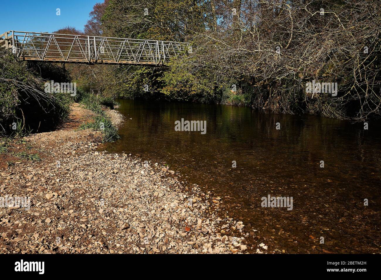 English riverside hi-res stock photography and images - Alamy