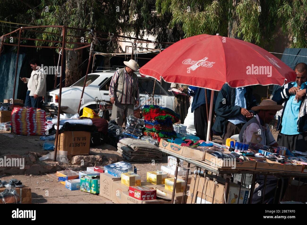 People selling things hi-res stock photography and images - Alamy