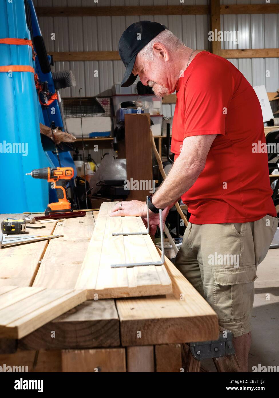 Senior man workshop hi-res stock photography and images - Alamy