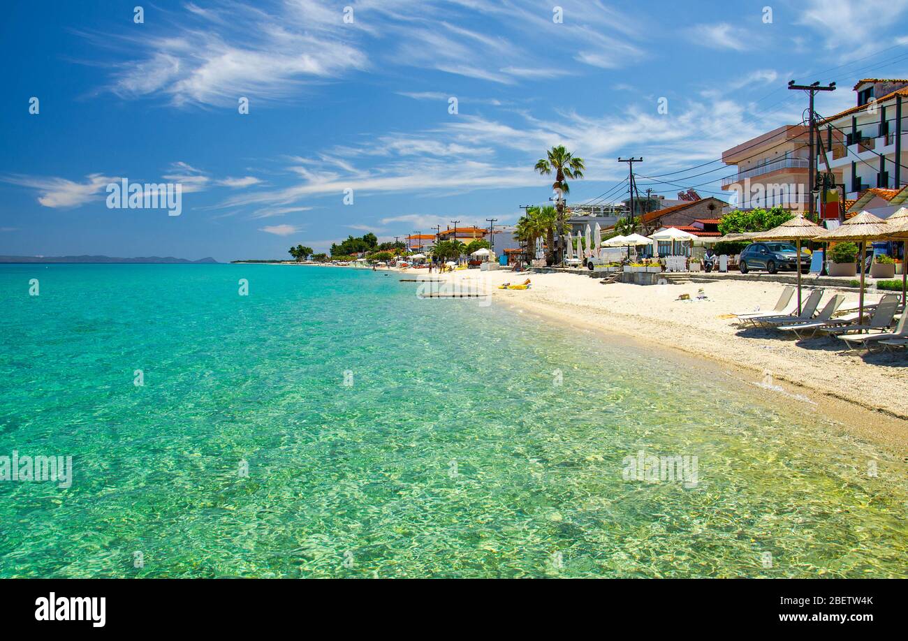 Sandy beach with blue paradise water of Toroneos kolpos gulf, blue sky ...