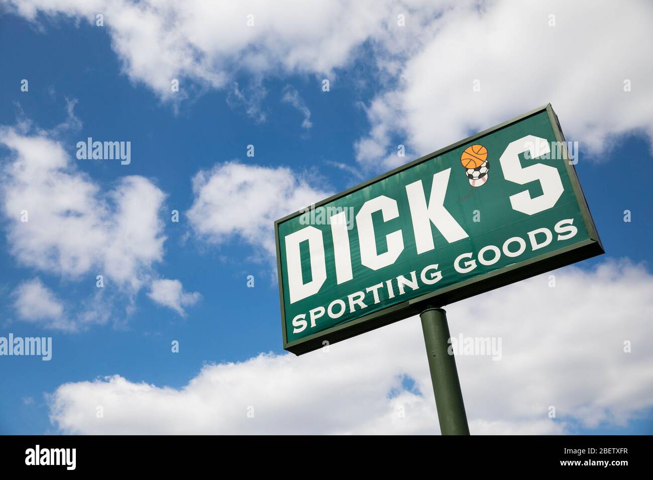 Dicks storefront hi-res stock photography and images - Alamy