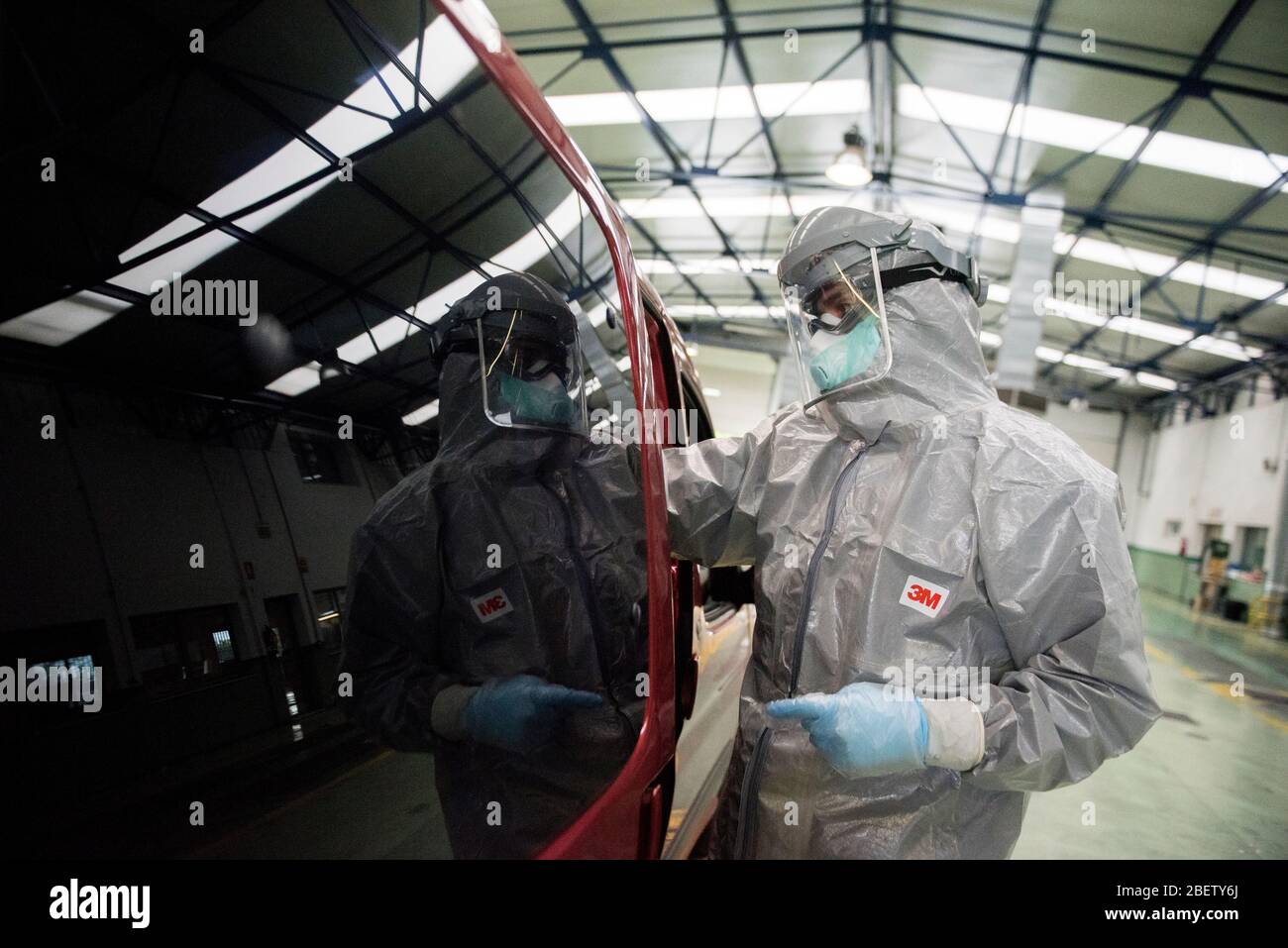 Pcr test in vehicles hi-res stock photography and images - Alamy