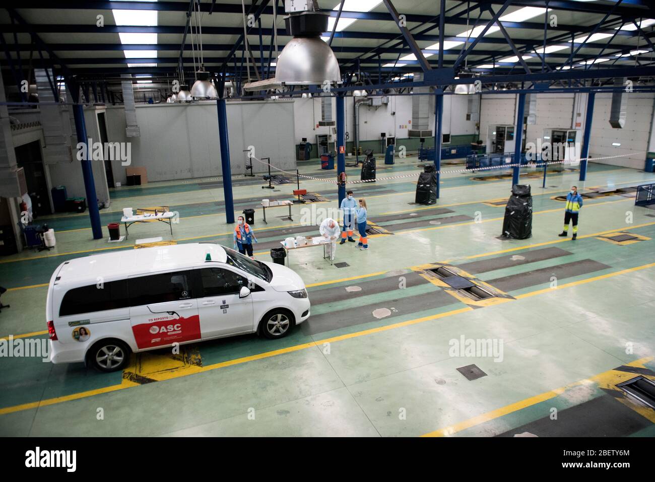 Technical vehicle inspection center hi-res stock photography and images ...