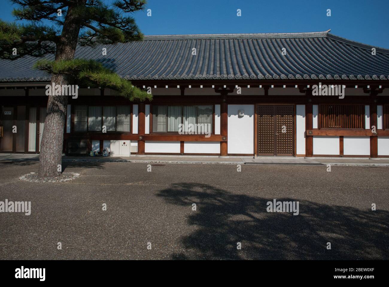 Sanjūsangen-dō (thirty-three ken) Temple, Higashiyama, Kyoto, Japan ...