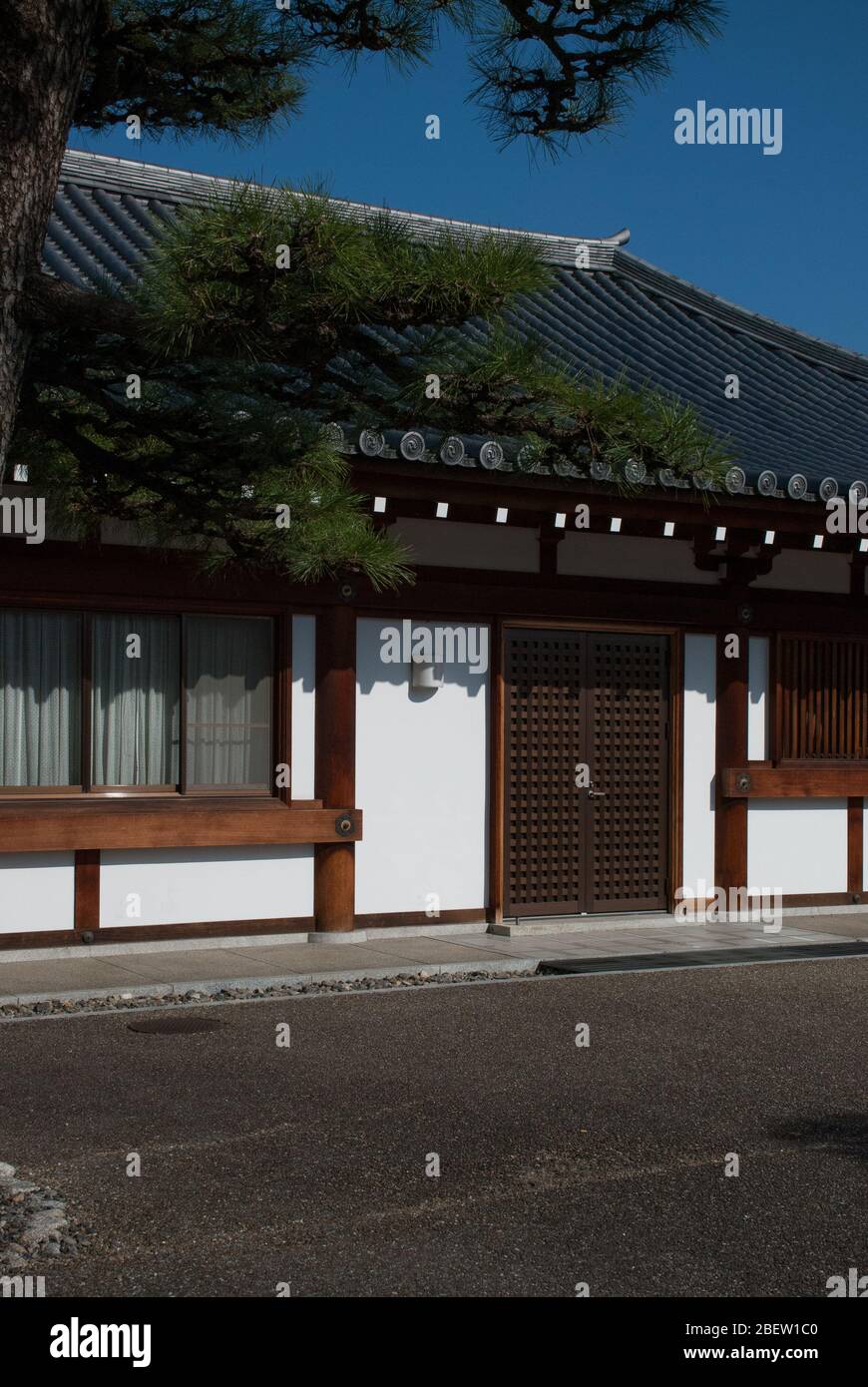 Sanjūsangen-dō (thirty-three ken) Temple, Higashiyama, Kyoto, Japan ...