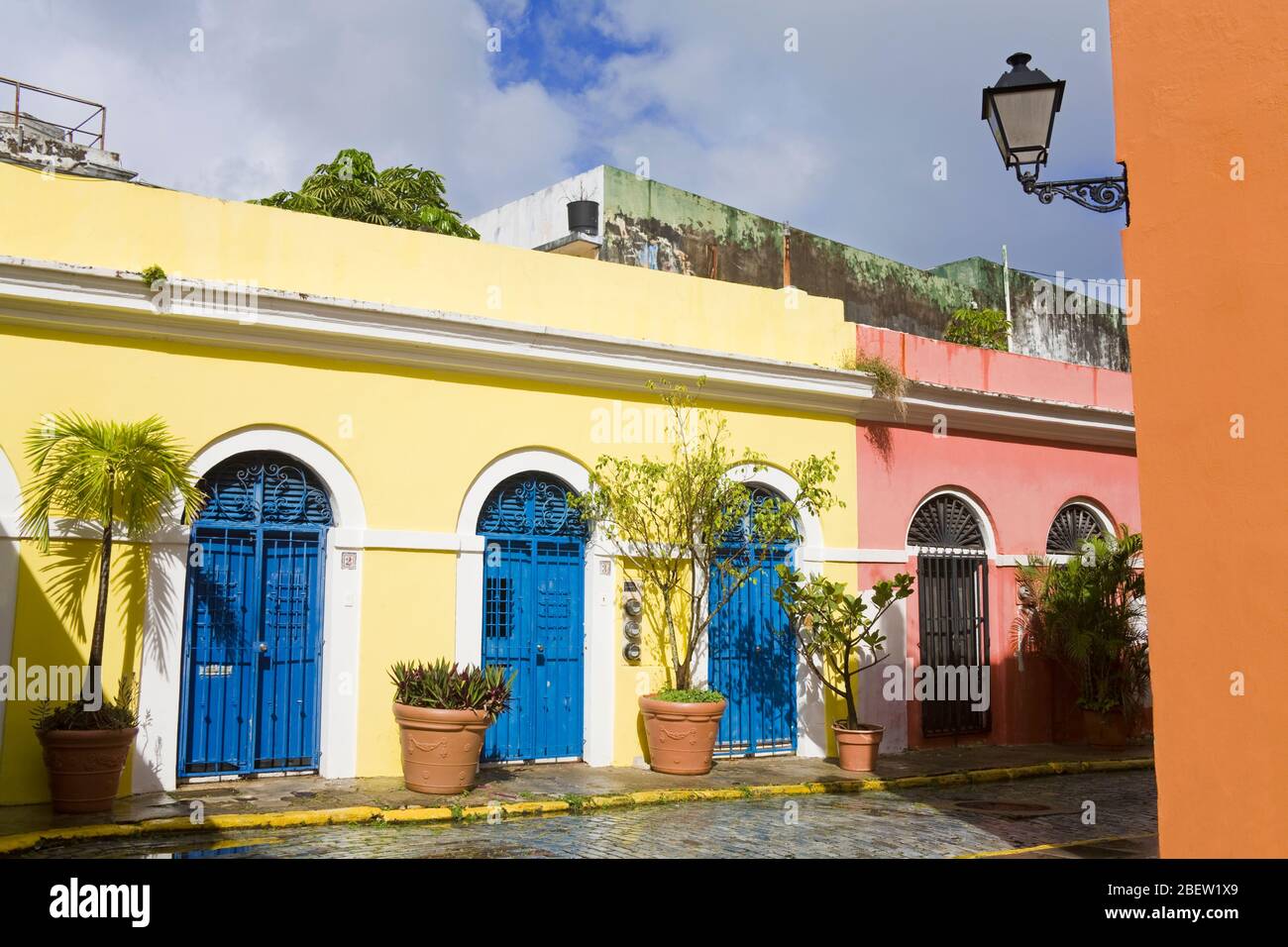 Caribbean colonial style house hi-res stock photography and images - Alamy