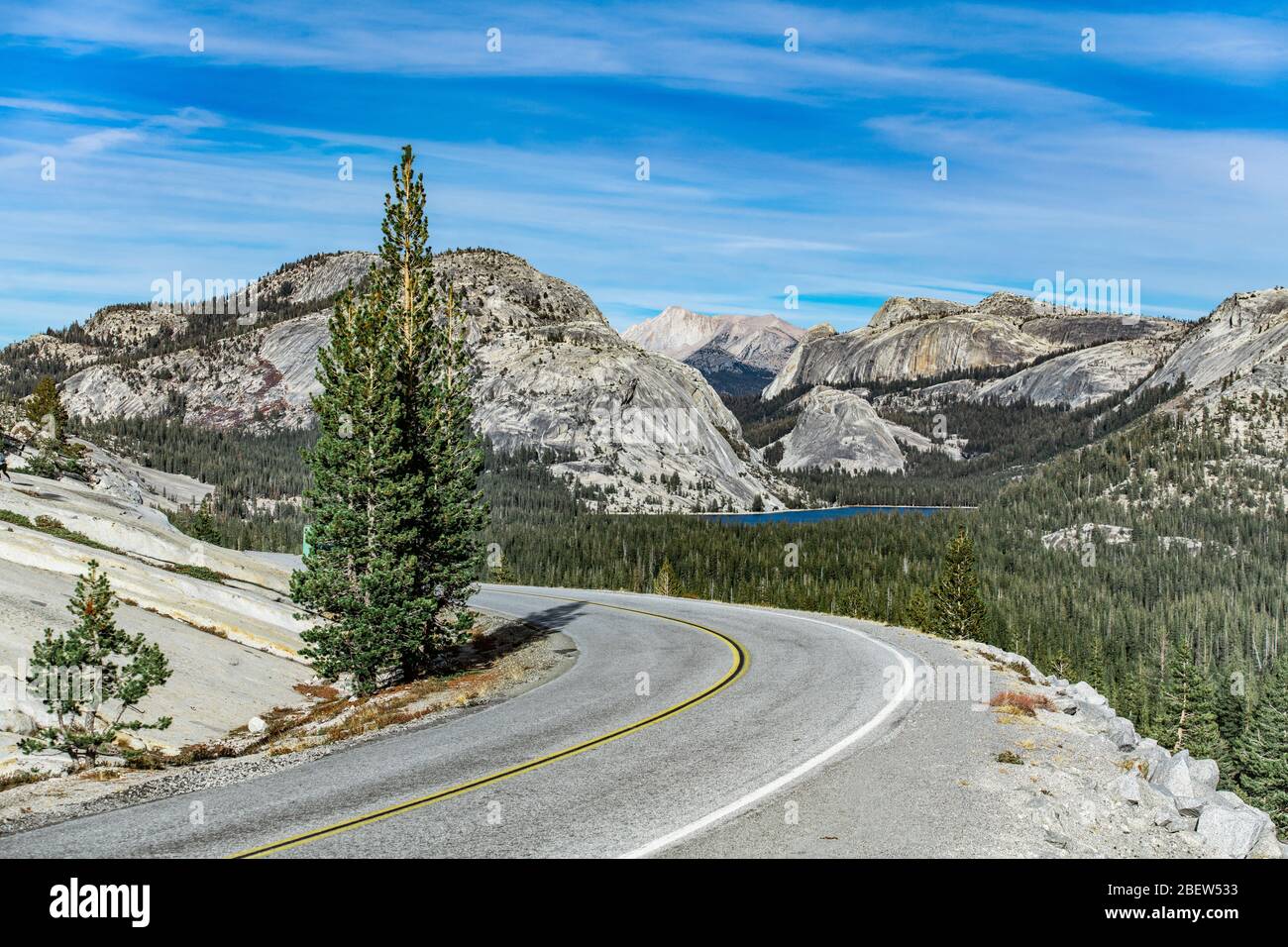 Tioga Pass Road through Olmsted Point, Yosemite National Park ...