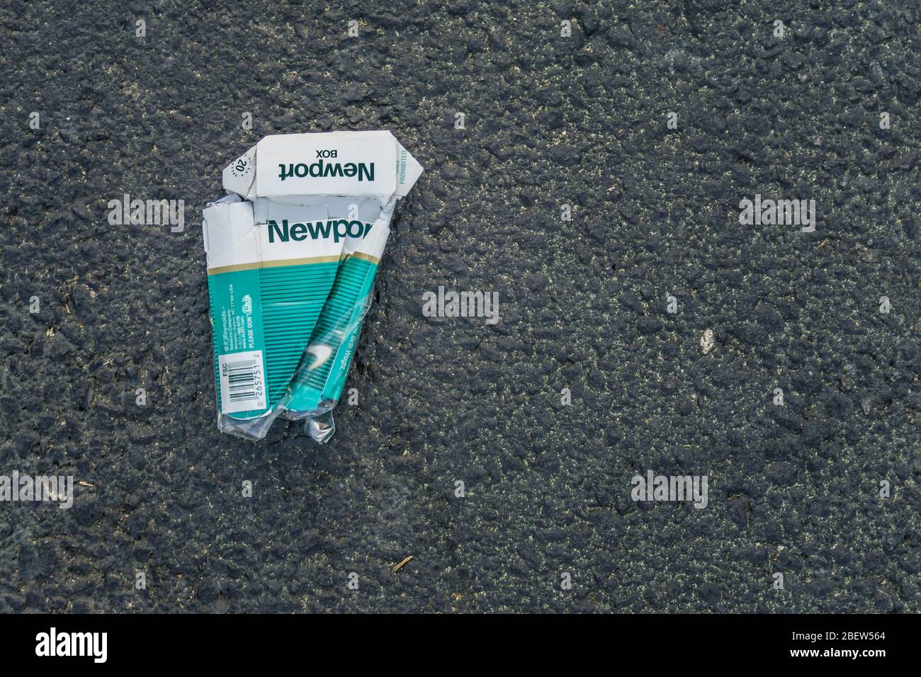 Empty cigarette box hi-res stock photography and images - Alamy