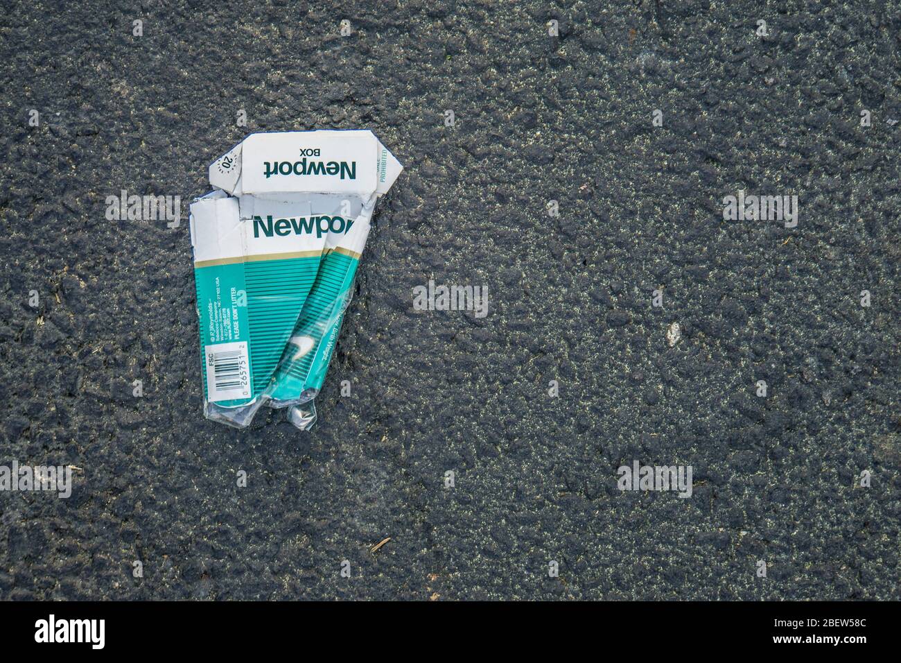 Empty ground with garbage hi-res stock photography and images - Alamy