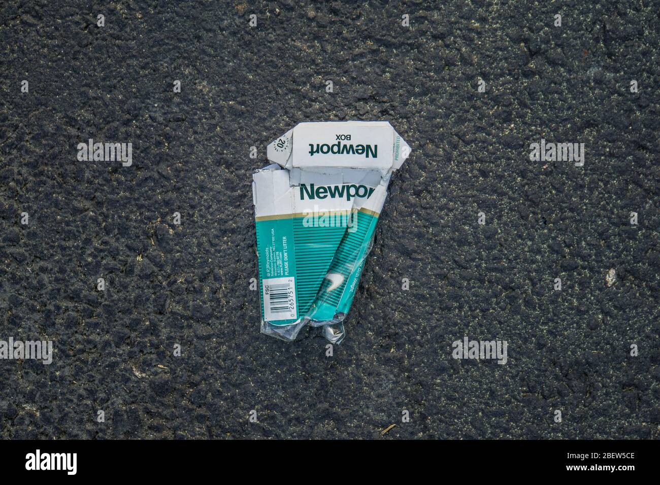 Empty cigarette box hi-res stock photography and images - Alamy