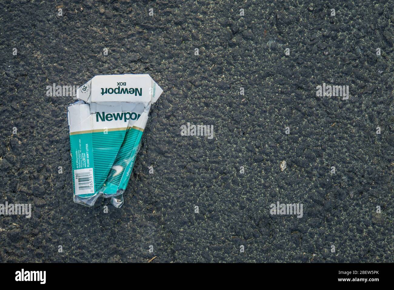 Crushed cigarette pack hi-res stock photography and images - Alamy