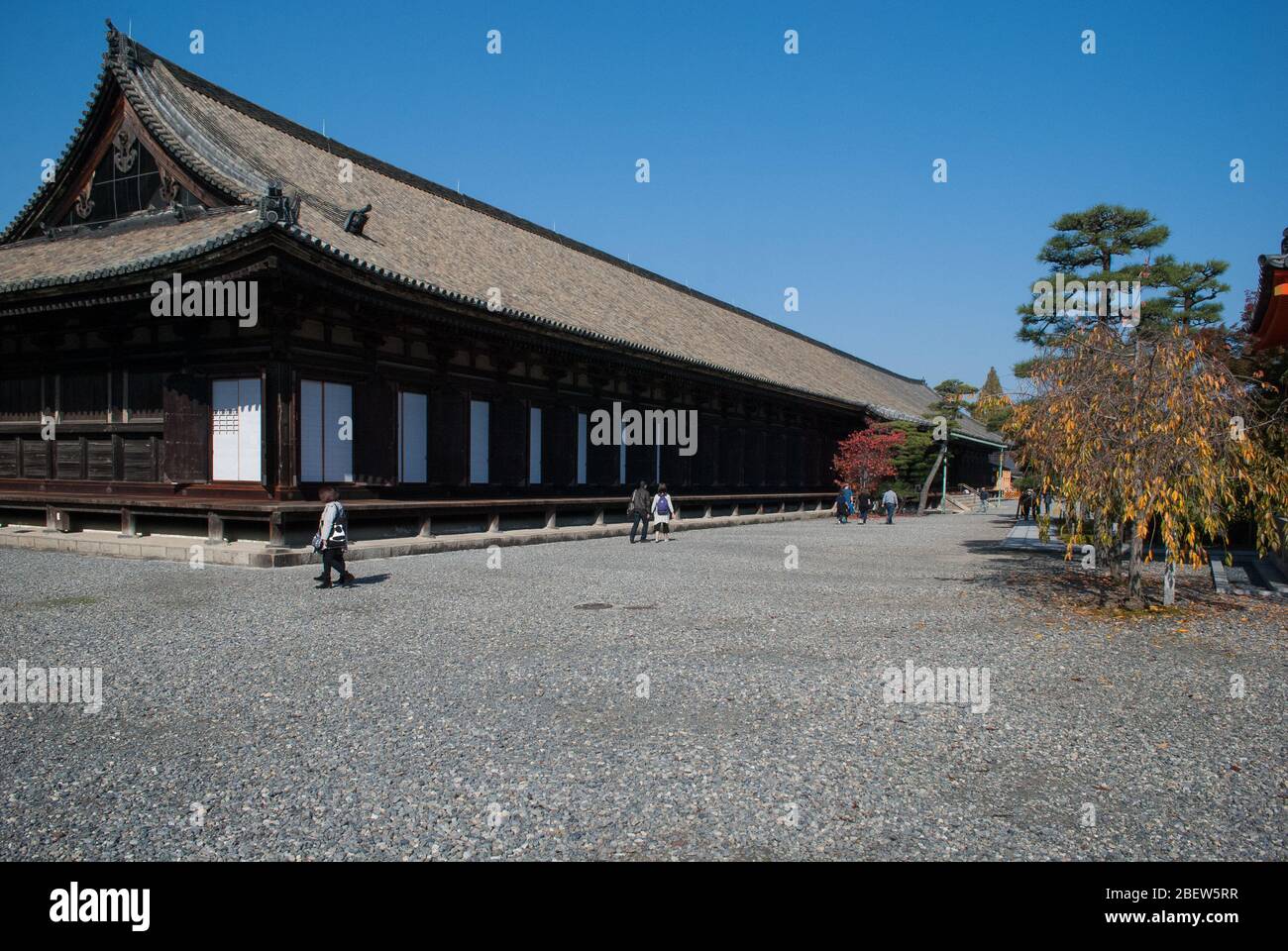 Sanjūsangen-dō (thirty-three ken) Temple, Higashiyama, Kyoto, Japan ...