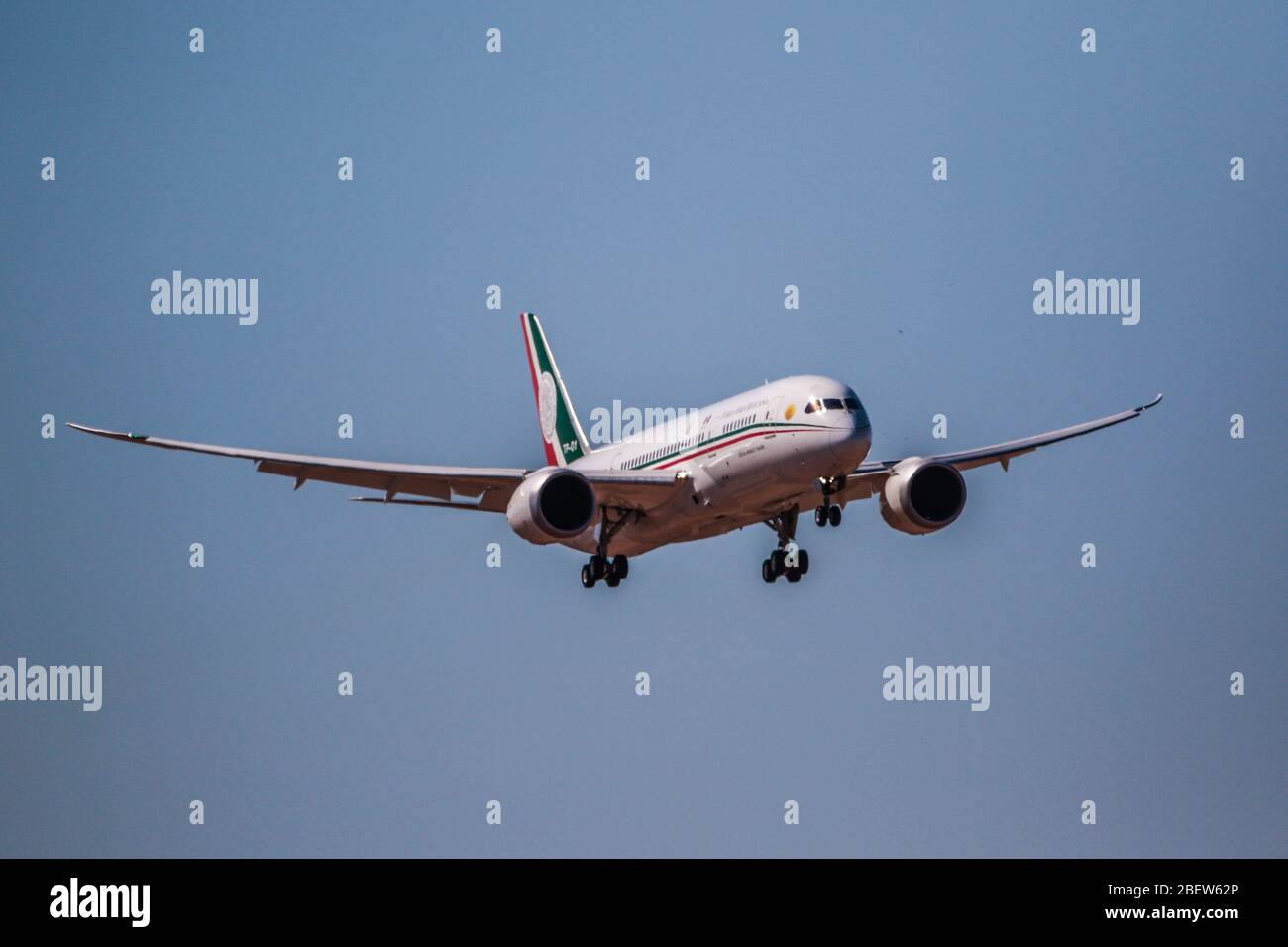 First flight of the new presidential plane called Jose Maria Morelos ...