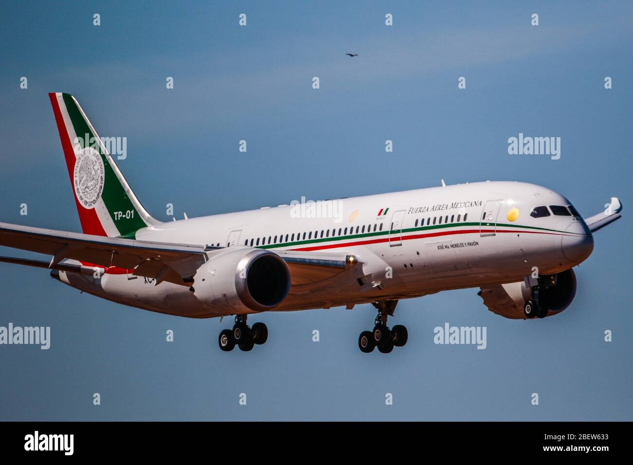 First flight of the new presidential plane called Jose Maria Morelos ...