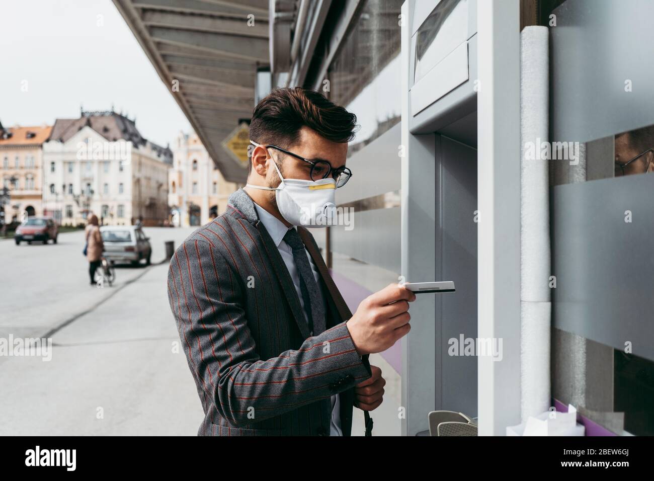Using atm man hi-res stock photography and images - Alamy