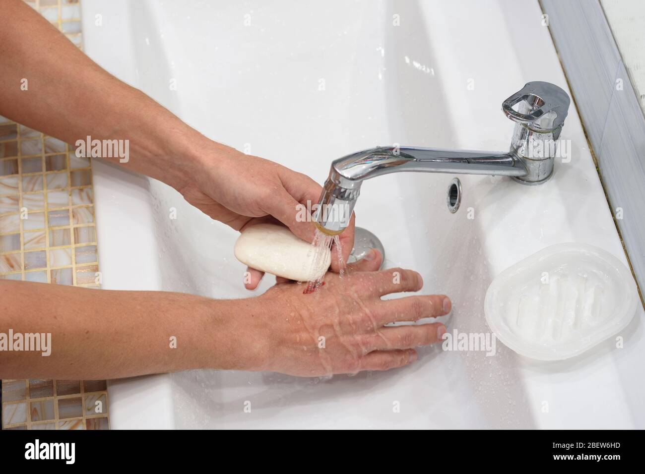 Washing cut wound water hi-res stock photography and images - Alamy