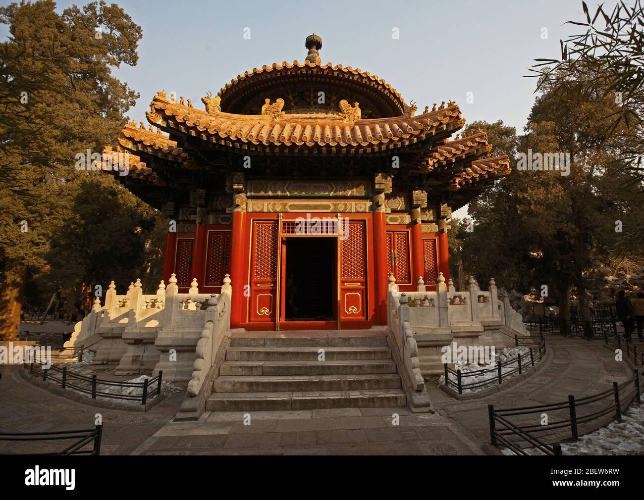Small temple hi-res stock photography and images - Alamy