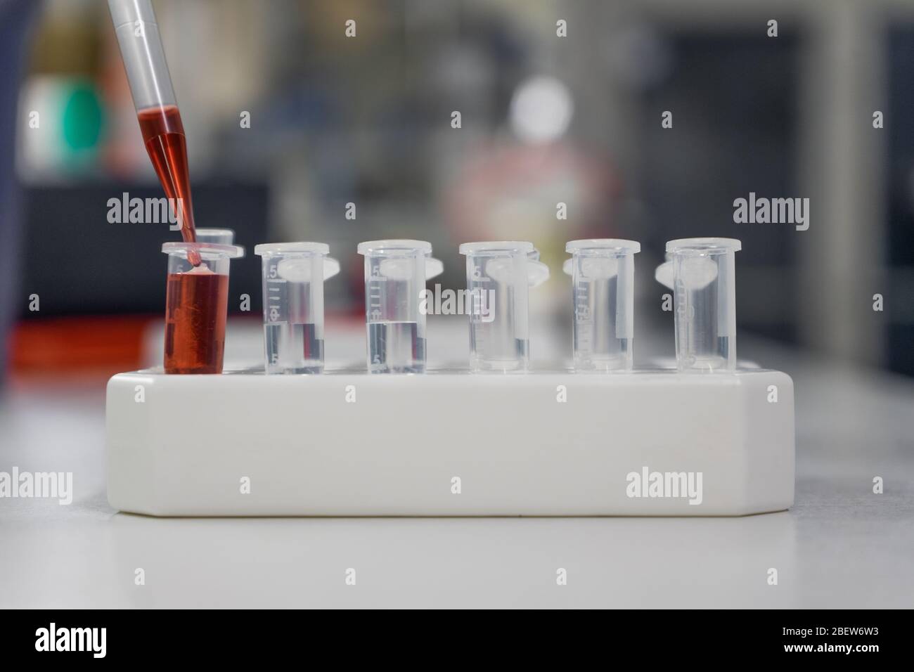 Microtiter plate hi-res stock photography and images - Alamy