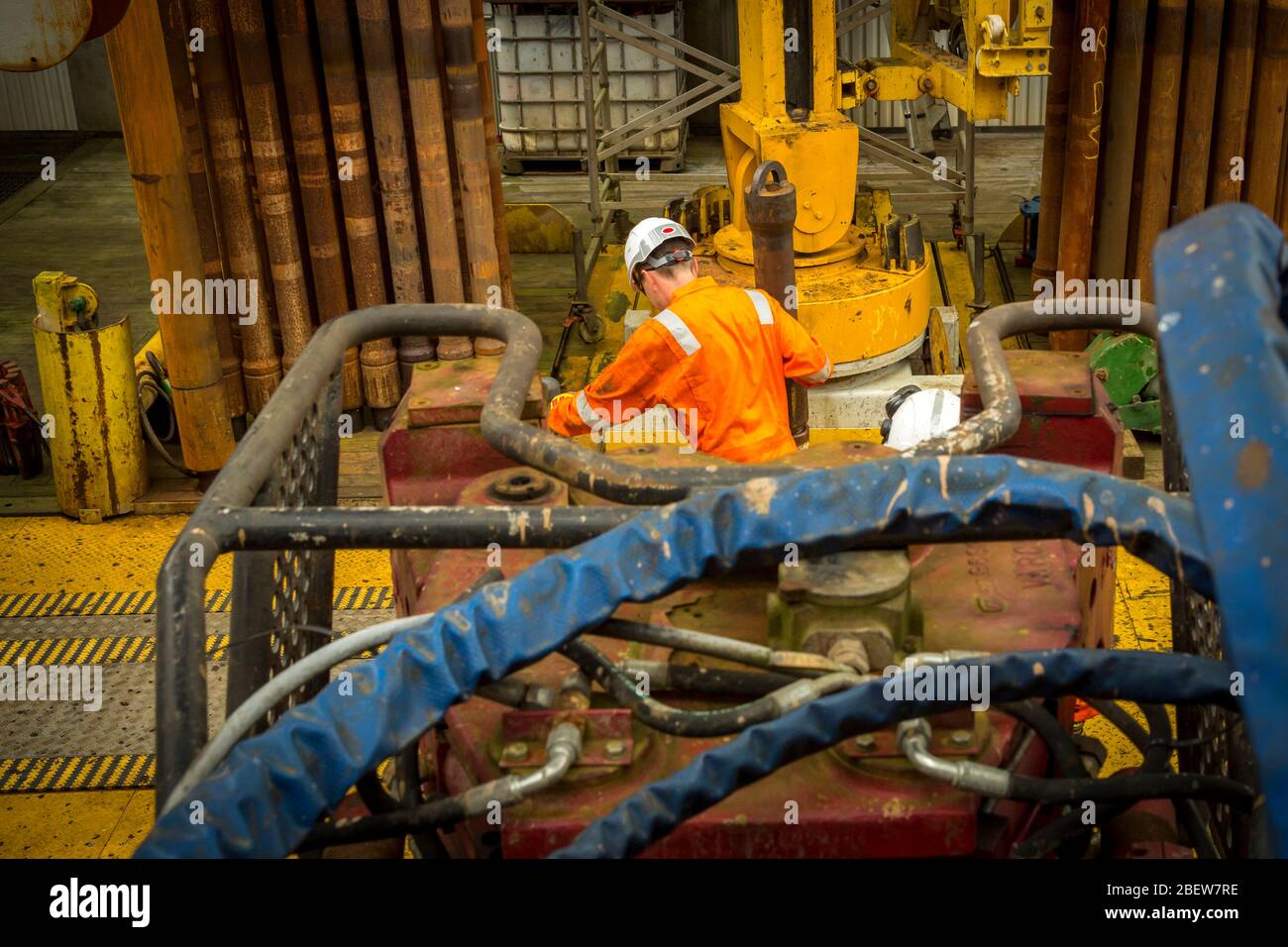 Oil rig worker helmet hi-res stock photography and images - Alamy