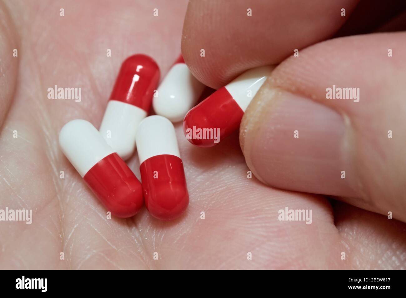Dark red medical capsules hi-res stock photography and images - Alamy