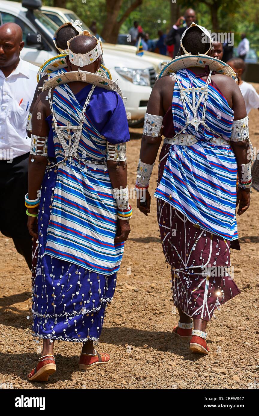 Maasai custom hi-res stock photography and images - Alamy