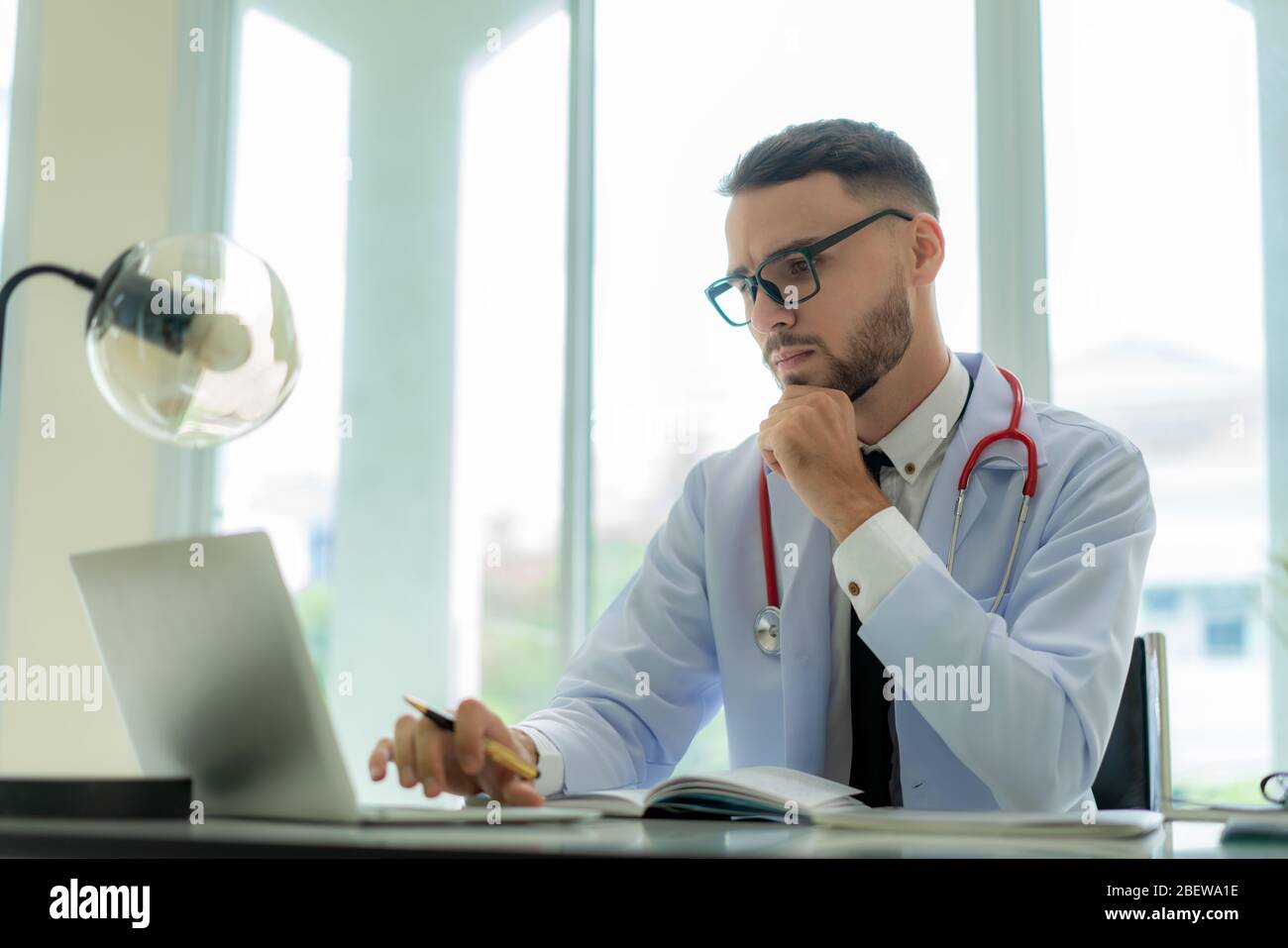 Mental health nurse hi-res stock photography and images - Alamy