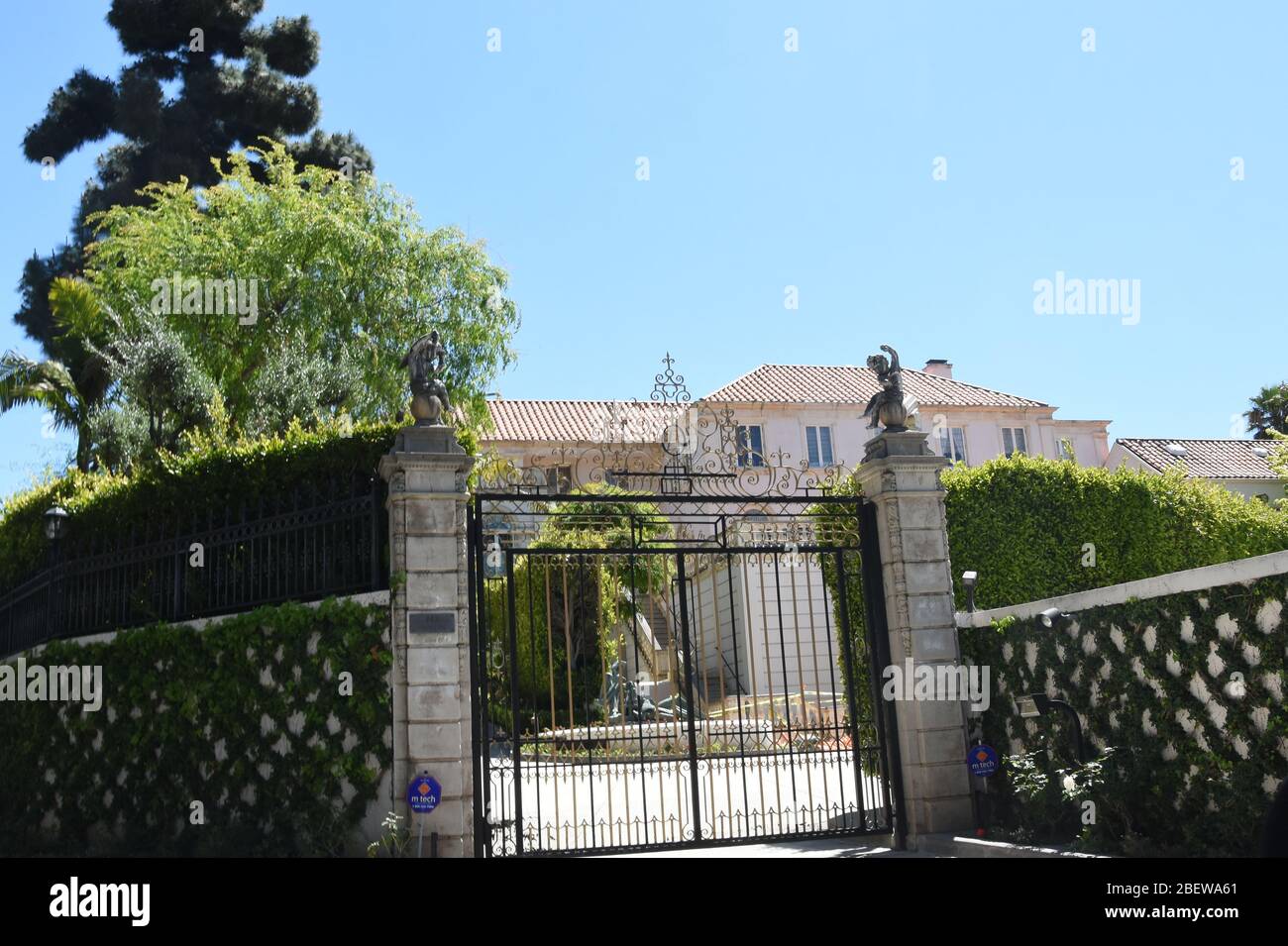 Pickfair hi-res stock photography and images - Alamy