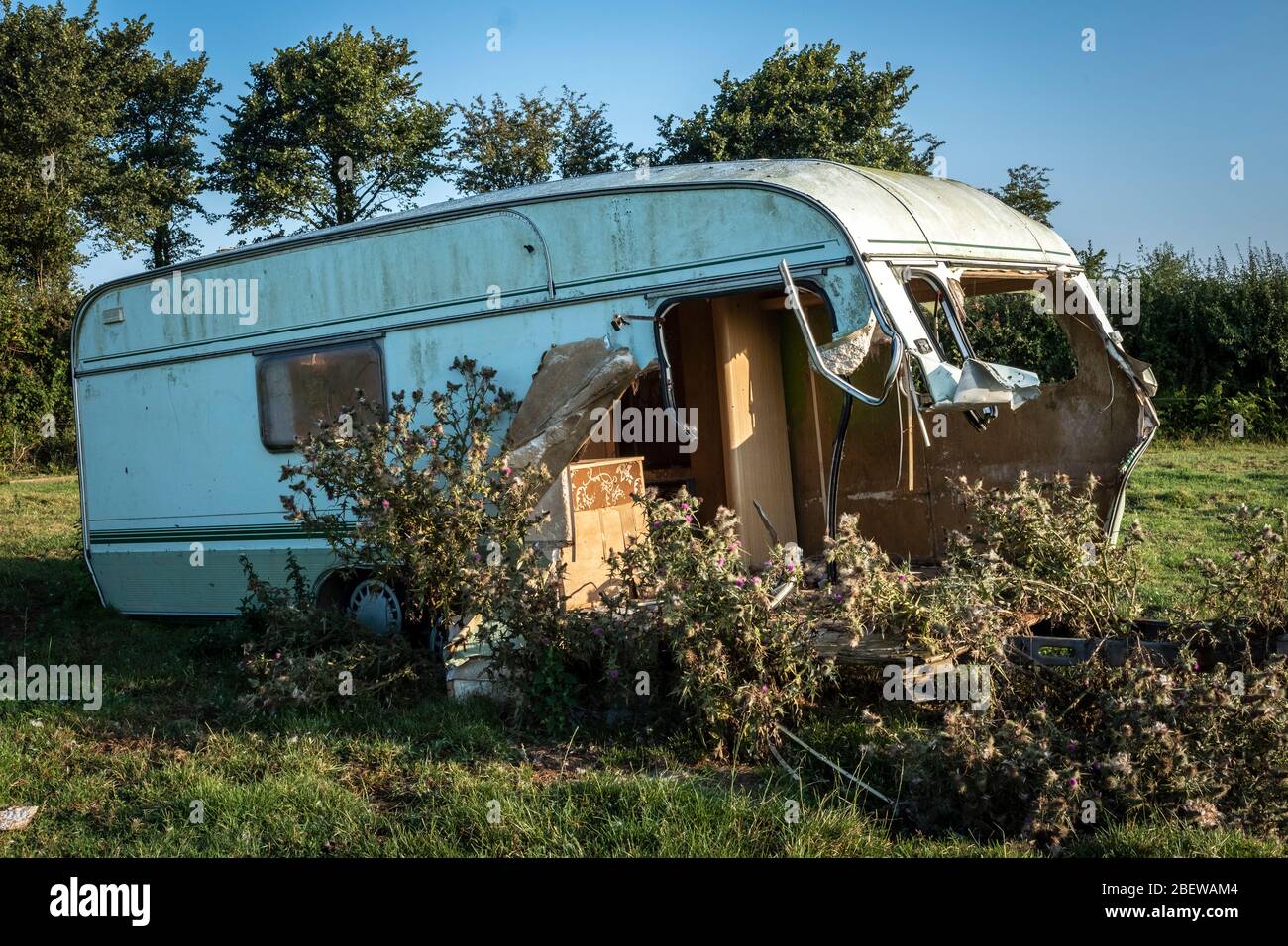 Abandoned, damaged and disused caravan in field Stock Photo - Alamy