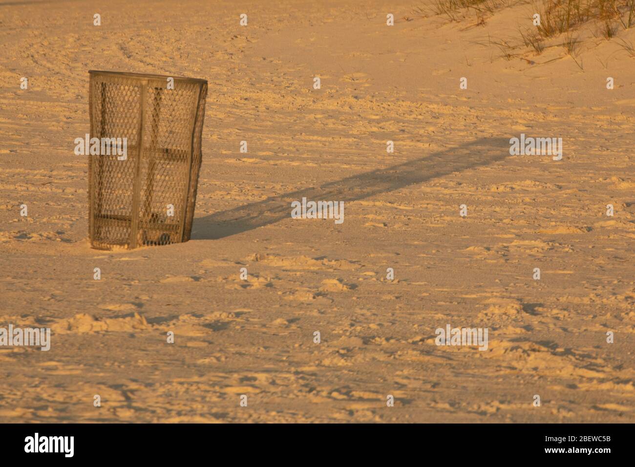 Trash can on beach in Clearwater Beach, Florida Stock Photo - Alamy