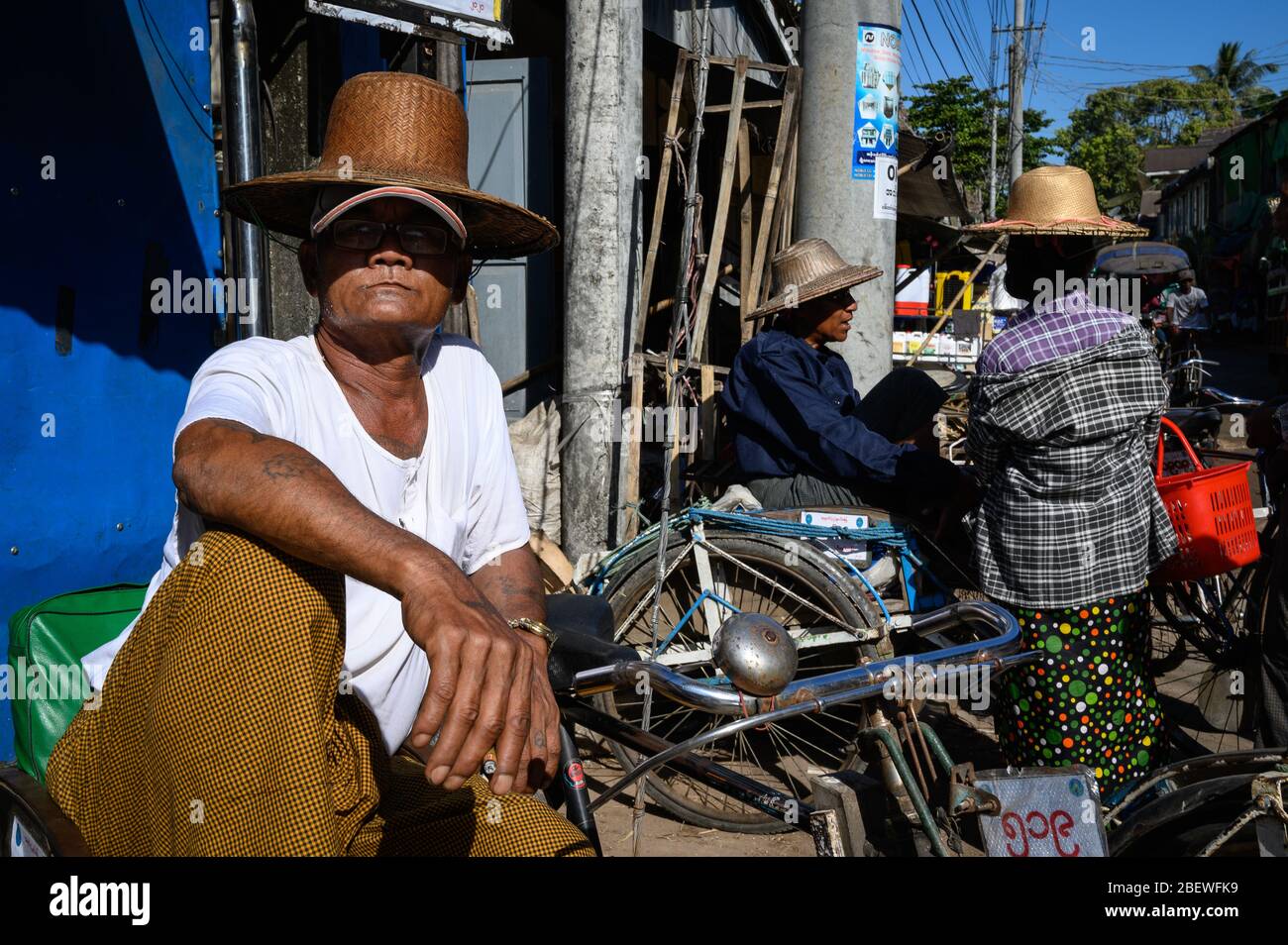 Burmese Men High Resolution Stock Photography and Images - Alamy