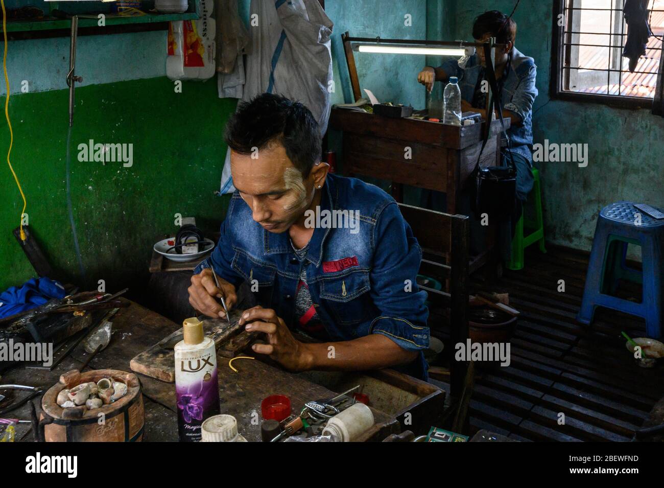 Burmese crafts hi-res stock photography and images - Alamy