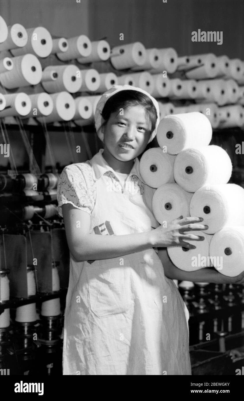 Women Wool Factory Worker High Resolution Stock Photography and Images ...
