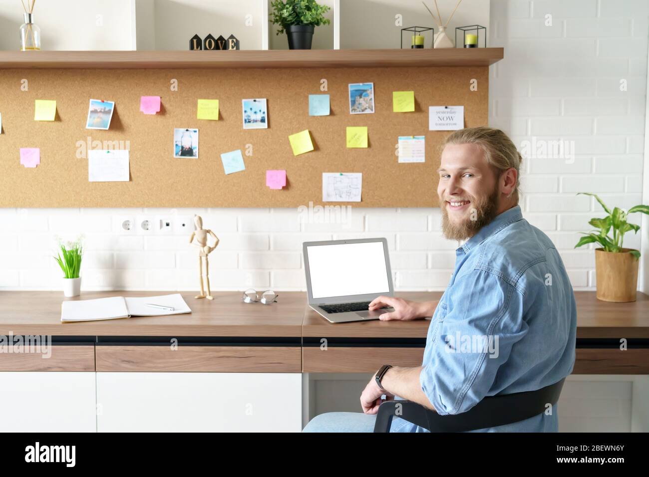 Work working from home worker hi-res stock photography and images - Alamy