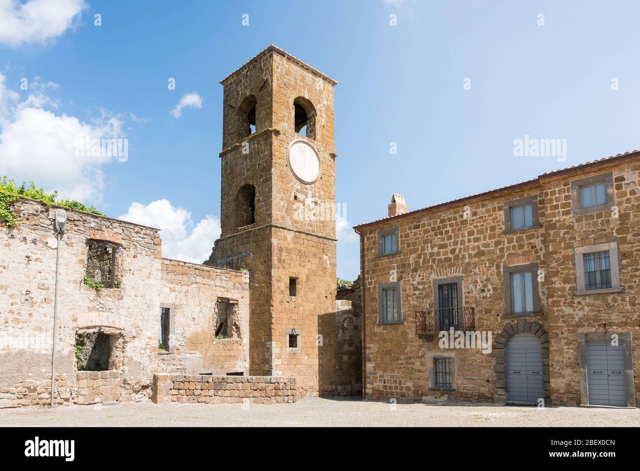Fortified italian towns and villages hi-res stock photography and ...