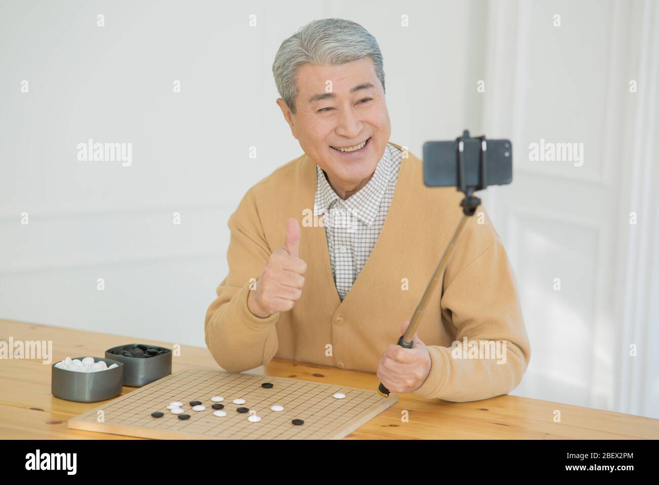 Youtuber senior hi-res stock photography and images - Alamy