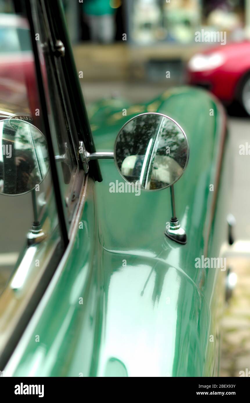 Green sports car hi-res stock photography and images - Alamy