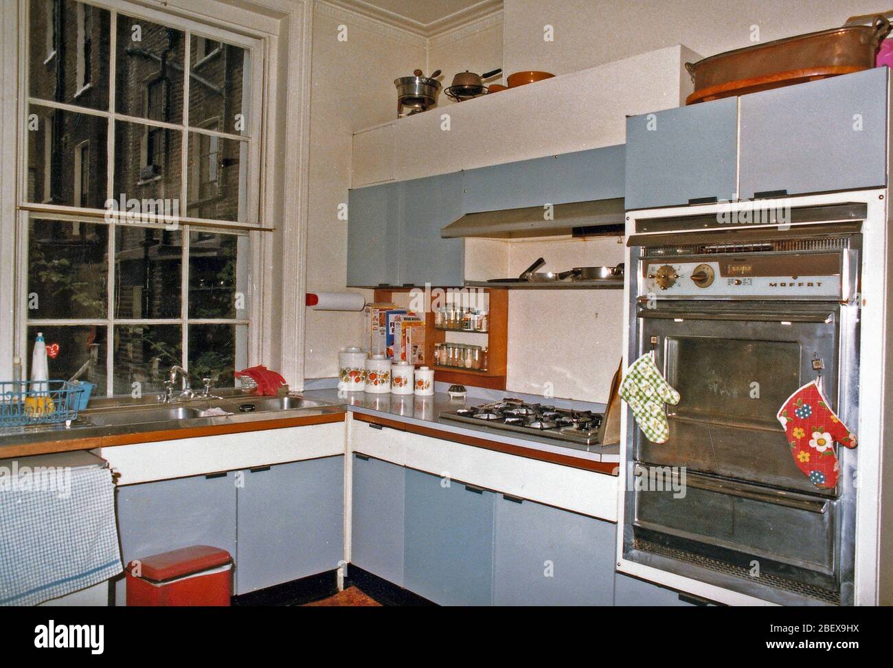 1980s kitchen hi-res stock photography and images - Alamy