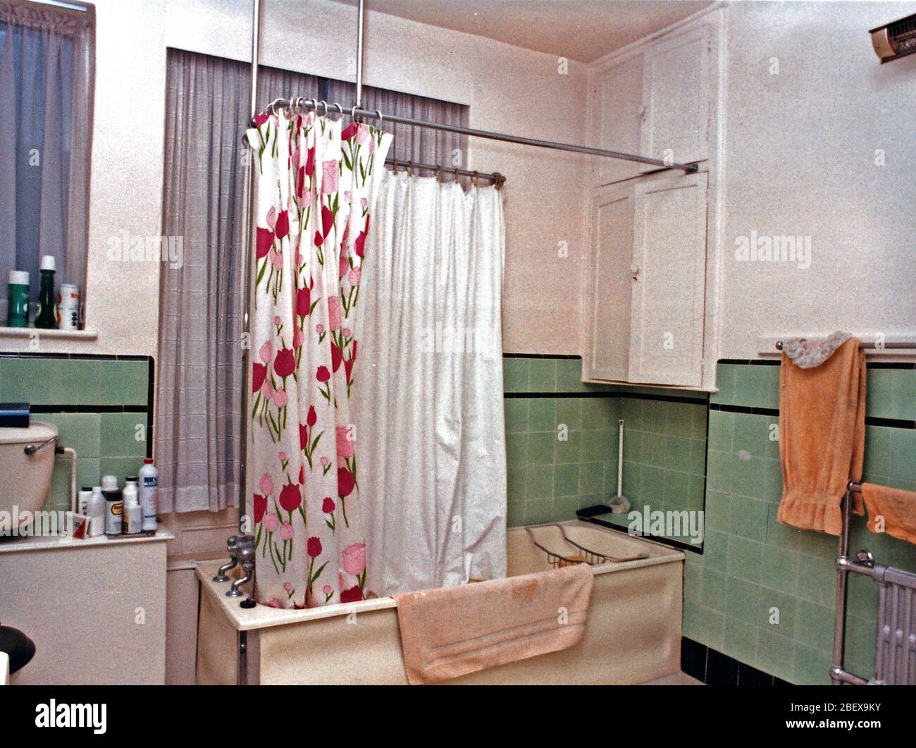 1980s bathroom hi-res stock photography and images - Alamy
