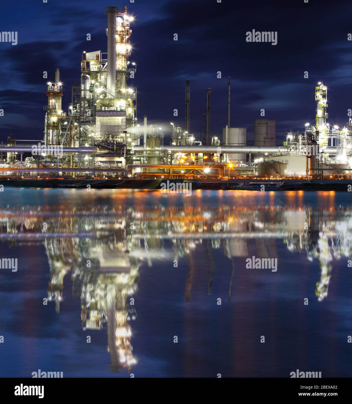 Oil refinery industrial plant at night Stock Photo - Alamy
