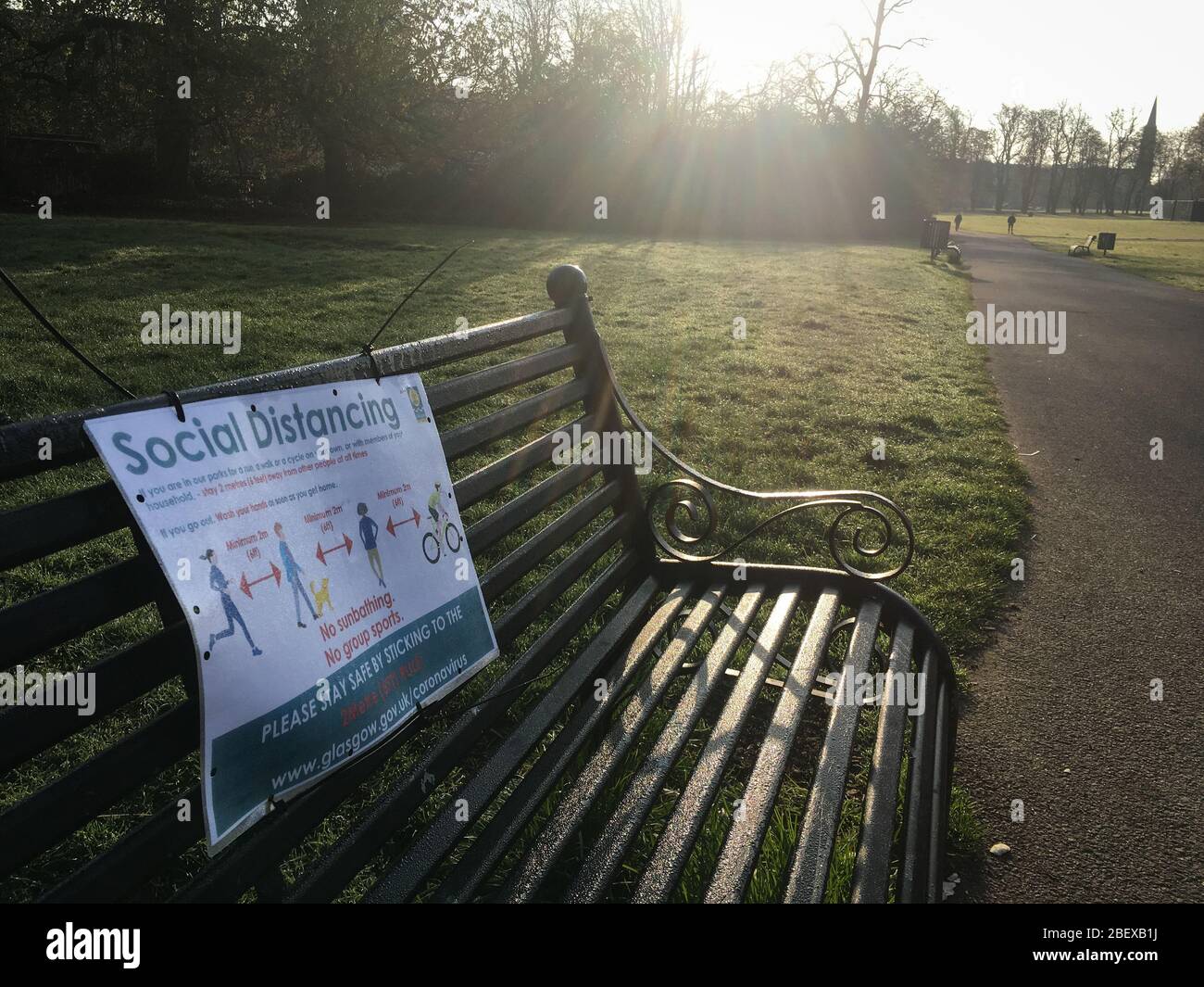 Covid 19 outdoor seating hi-res stock photography and images - Alamy