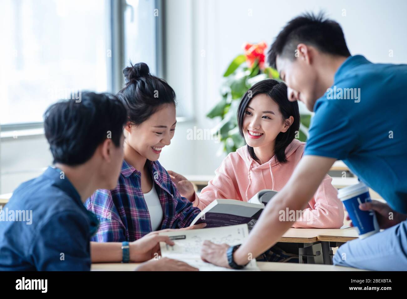 College students' classroom learning communication Stock Photo - Alamy