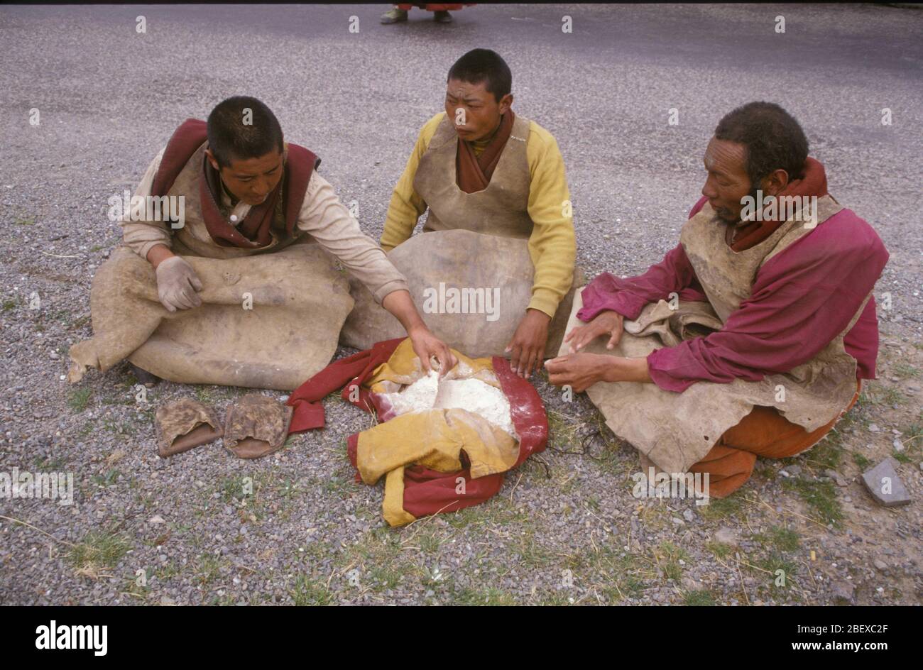 Tibetans Men High Resolution Stock Photography and Images - Alamy
